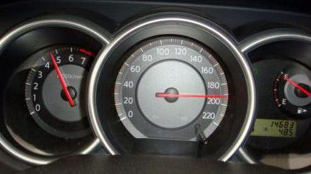 手动挡车挂挡松离合转速莫名上升,其实是自己驾驶习惯造成的故障