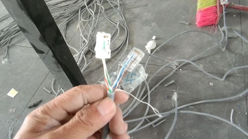 一根网线连接两台电脑看看怎么连接的吧很简单