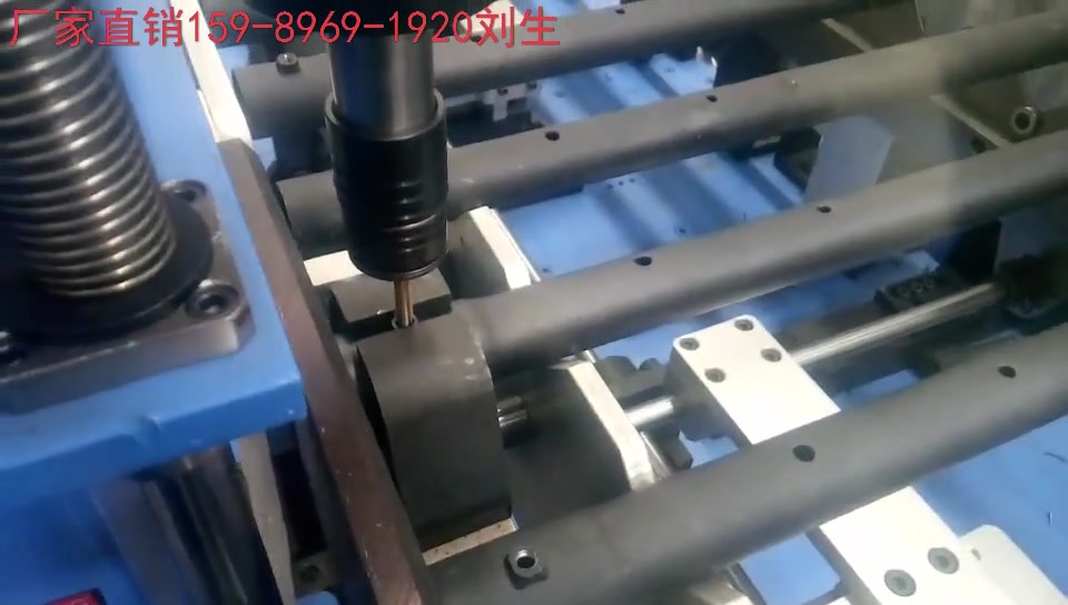 非标自动化---全自动送料攻丝一体机