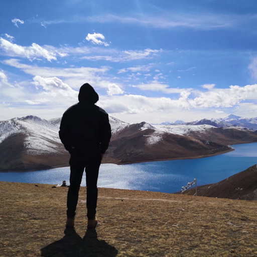 阿淼开坦克400到处观察 