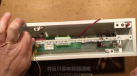看看到处都有的安全出口指示牌, 老外拆解内部, 网友: 原来是这样