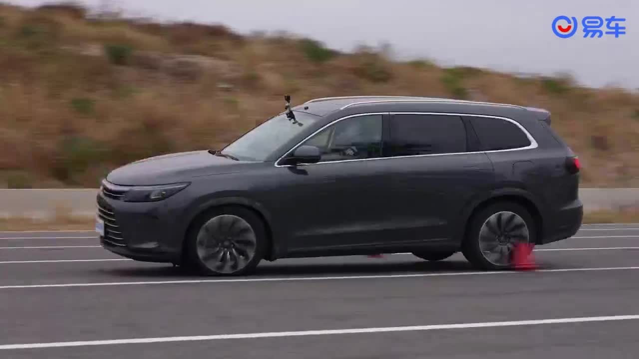 问界M7 麋鹿测试