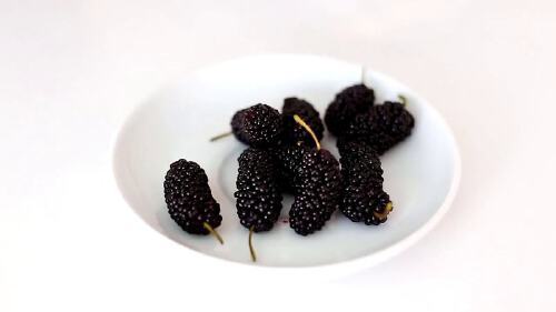 3招教你挑对桑葚干!补足气血抗衰老,吃出好气色