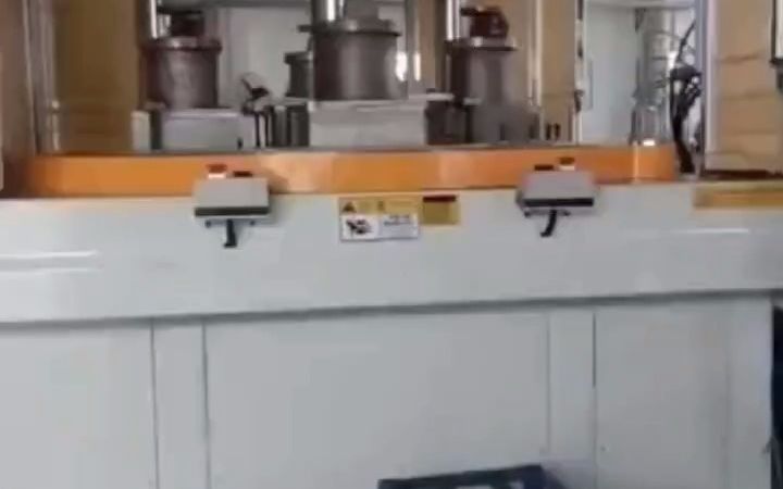 台富立式圆盘注塑机4工位,操作速度比二工位的更快