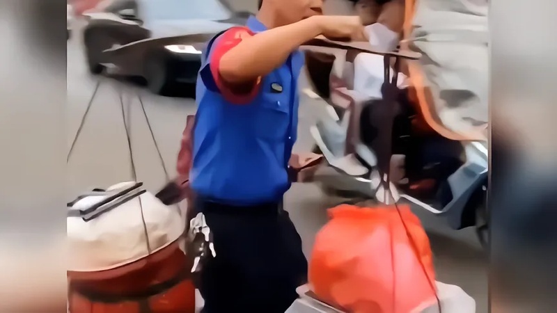 城管的举动暖心了,为有温度的执法点赞