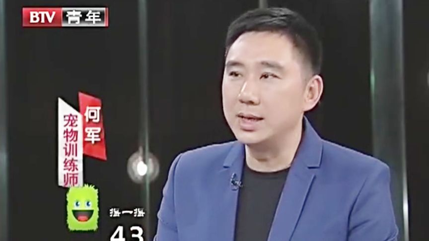 宠物训练师告诉你,狗狗往你的床上撒尿,是在向你传递某些信息