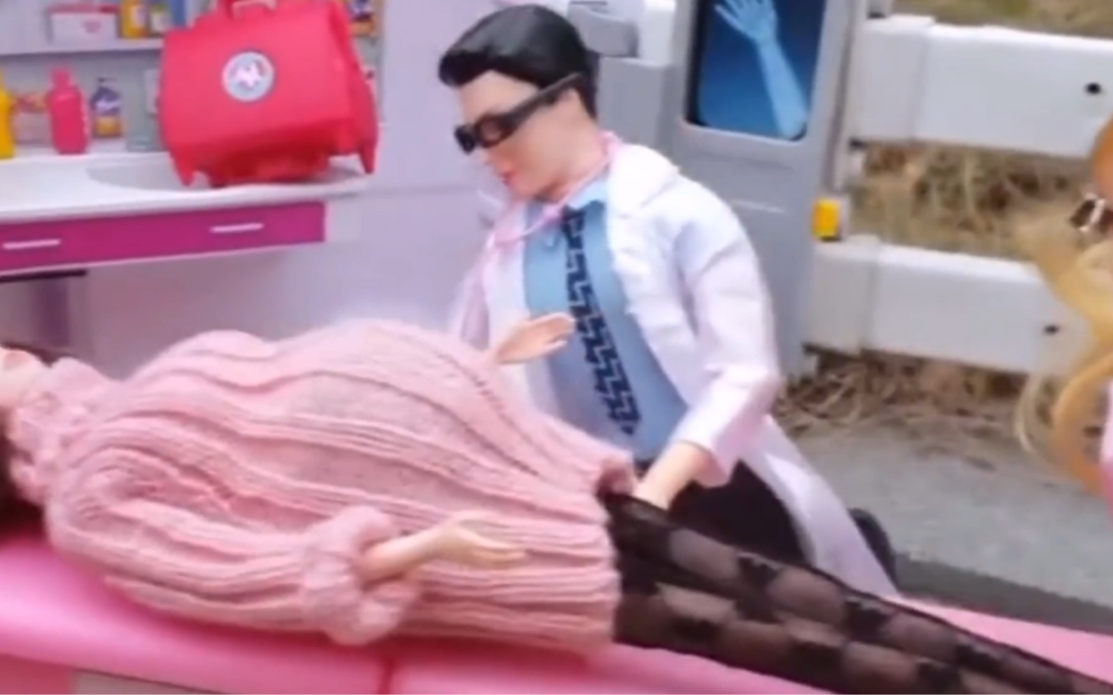 芭比怀孕了