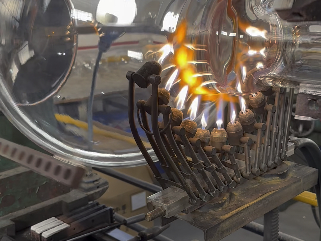 玻璃仪器加工过程的美