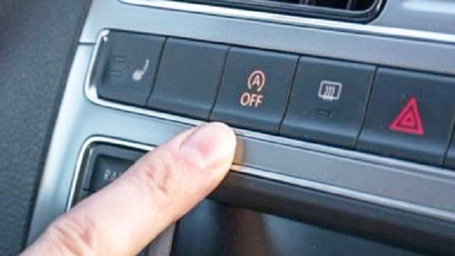 下雨天开车时,请关闭汽车的这个功能,否则发动机可能会“报废”