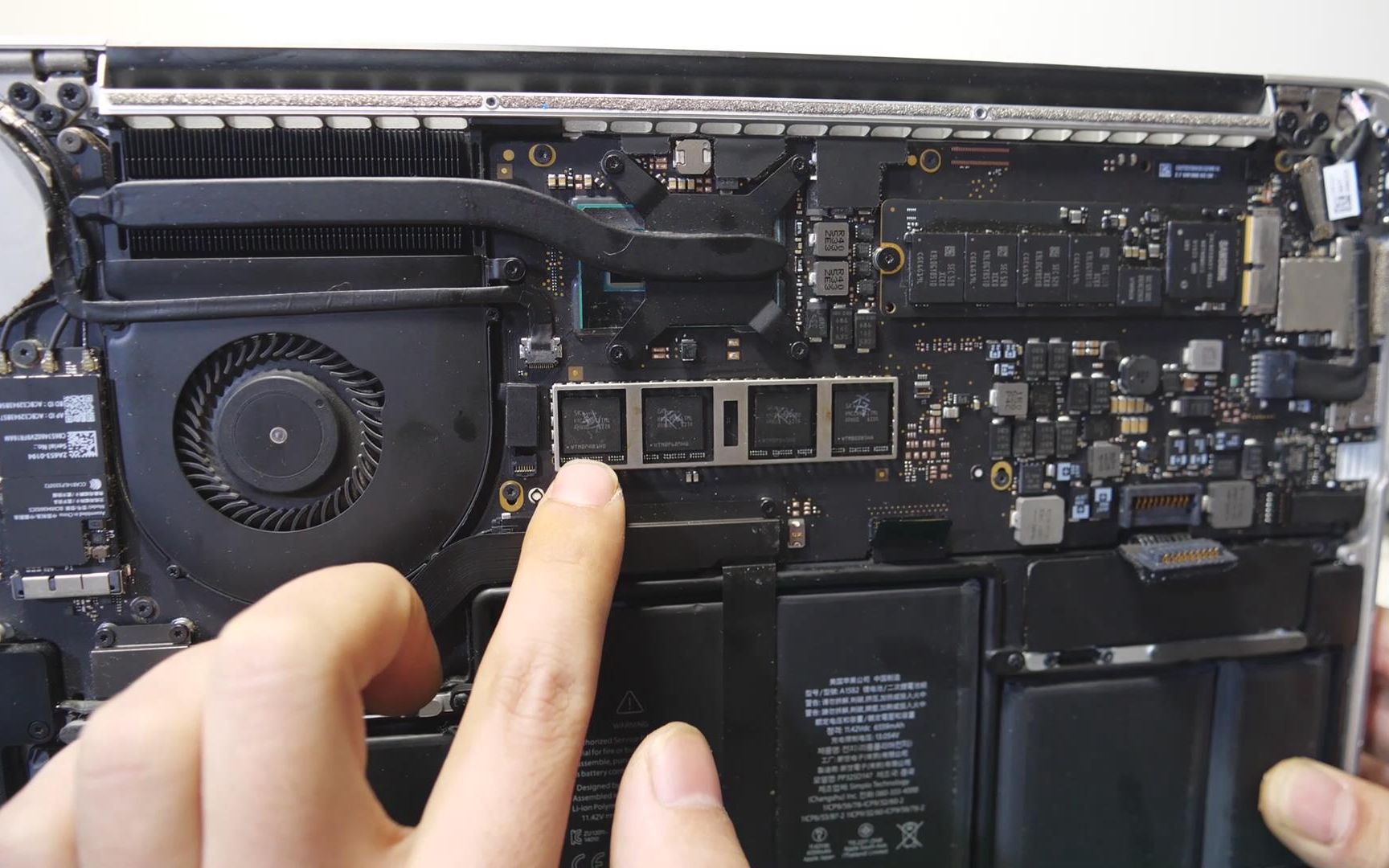 网友脑子发热自己动手升级MacBook板载内存,得不偿失啊