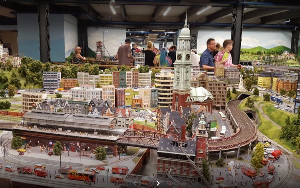 上帝视角俯瞰德国和世界著名地区 全动态铁路 飞机 邮轮 汽车 行人