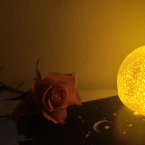 行进中的文艺女青年 