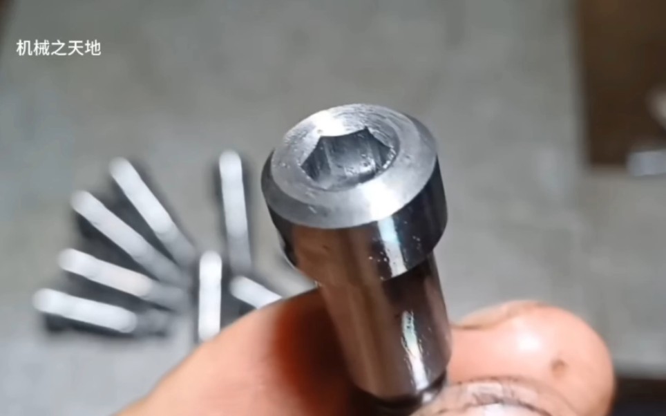 老师傅的一个小妙招,内六角就有着不一样的加工方法,这想法不错