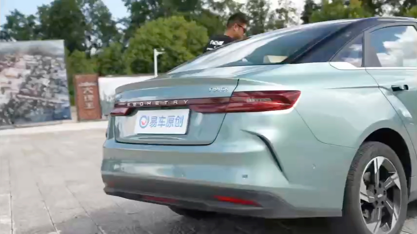 15万搭载鸿蒙OS系统 纯电续航620 大理试驾体验几何G6