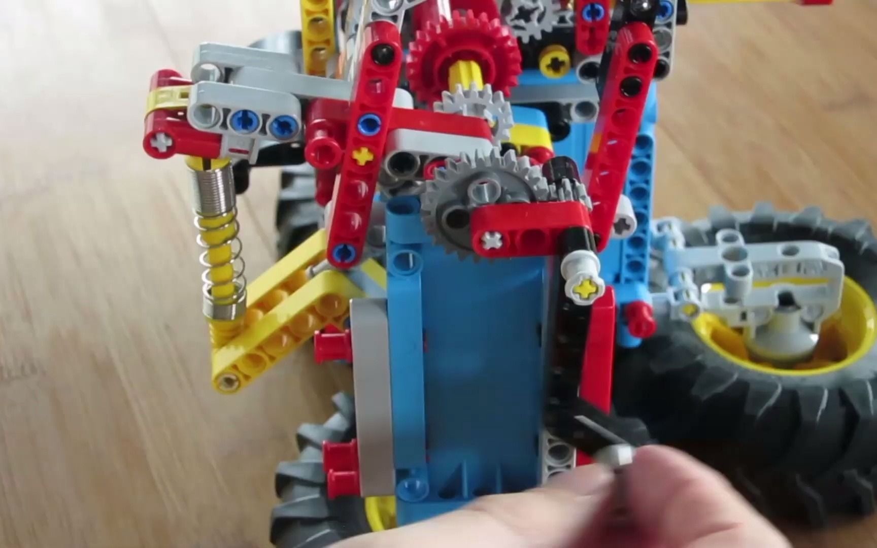 LEGO乐高只顺着逆时针旋转的传动机构