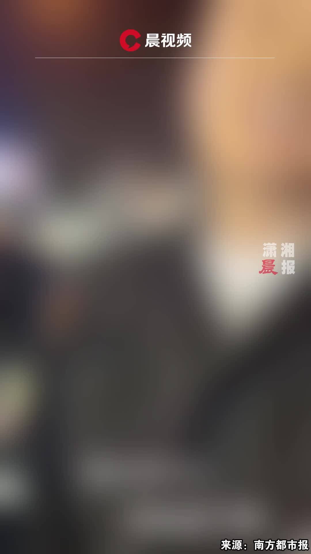 自称“外包城管”,骂摊贩“你算老几”!苏州一涉事保安停职