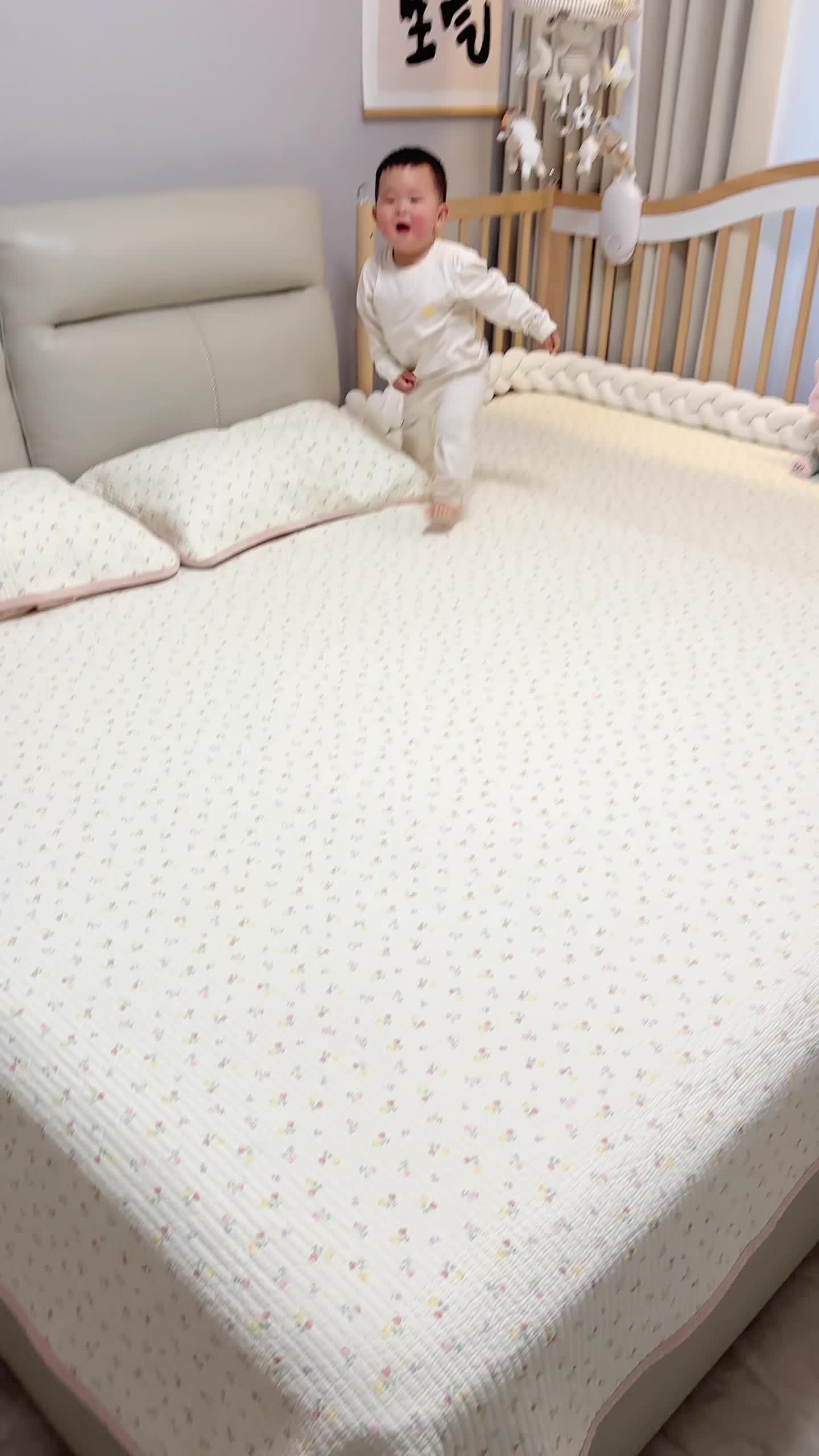 终于让我找到3米棉绒加厚大床盖了! 家里有宝宝后就用了拼接床,床单...