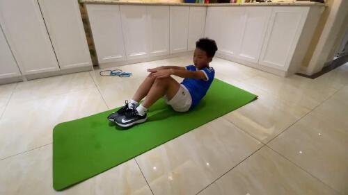 你就像一点一点成长的小树苗,为了成为参天大树奋斗努力吧!