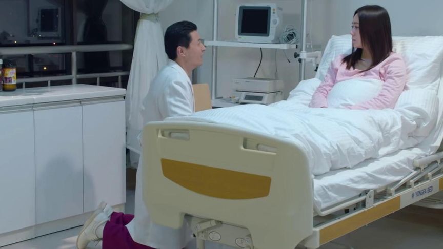 产科男医生:马医生得知出事,下跪求贵妇的原谅,贵妇决定不追究