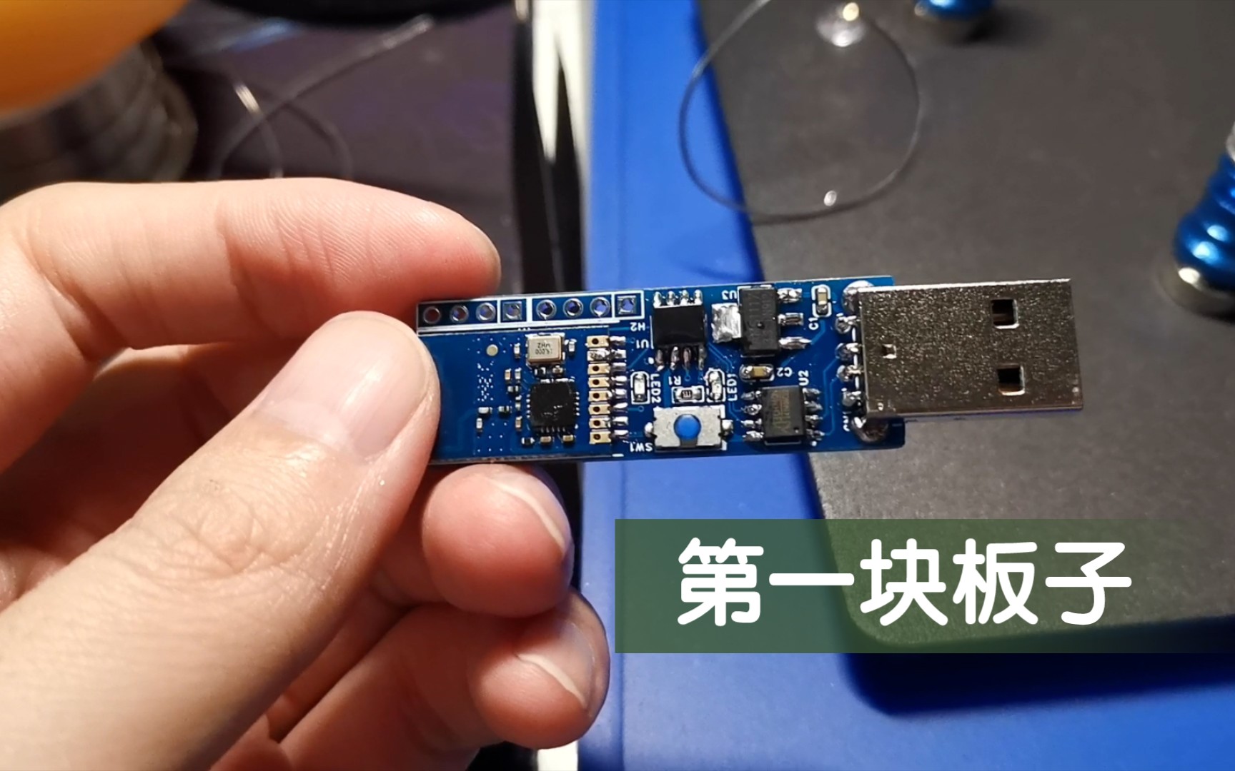 ...做玩具,无线遥控的发送端,支持USB口直连电脑下载烧录单片机程序
