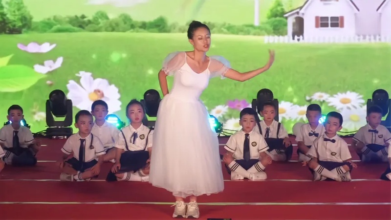情景剧《爸爸妈妈请听我说》楚雄嘉诚幼儿园2024年大班毕业晚会