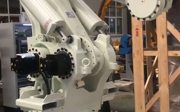 日本大型机器人,连小小的螺钉都画了防松线标识,细节体现了日本制造...