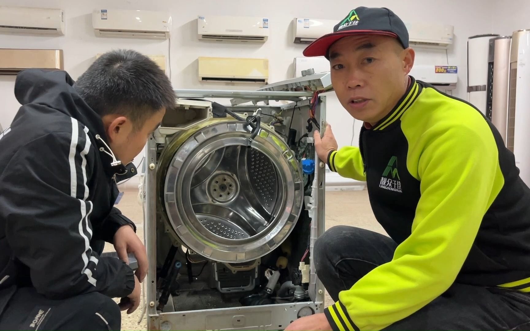 清洗洗衣机的正确流程很多人搞错导致出故障,尤其水晶款滚筒,家政...