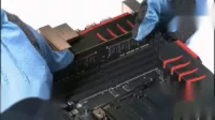 DDR4内存安装方法台式机内存安装
