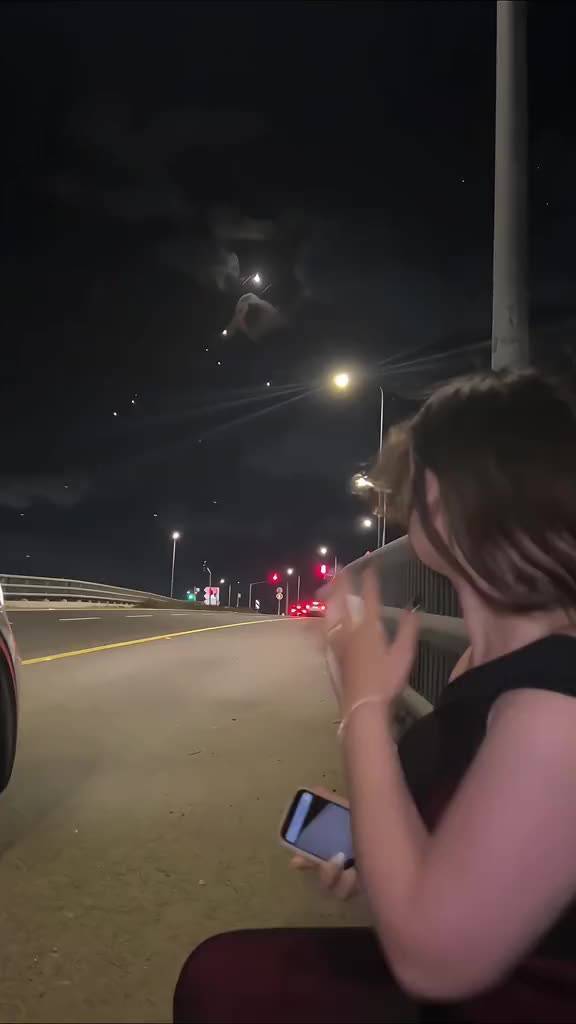 如流星般的导弹划破夜空,愿世界和平!