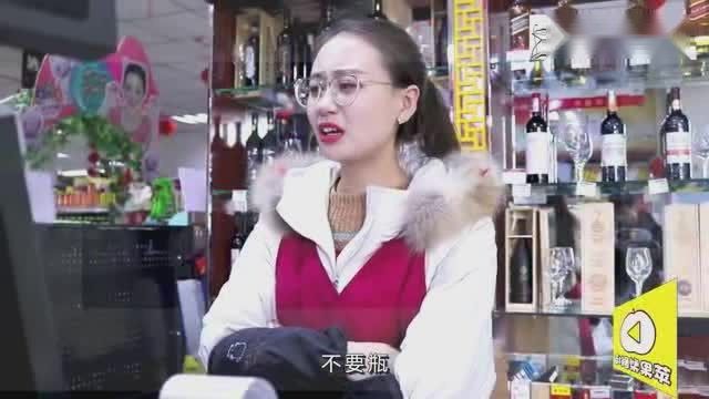 小伙超市买东西和老板娘讨价还价,老板娘的做法真有意思,人才啊