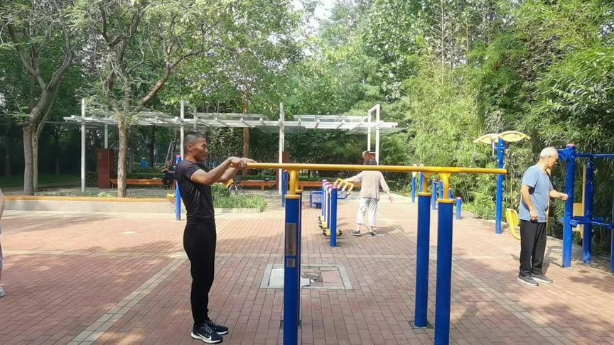 双杠练习#锻炼身体增强体质