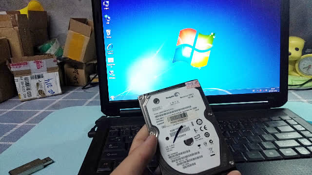 ...笔记本电脑小伙又花90元买个固态硬盘...