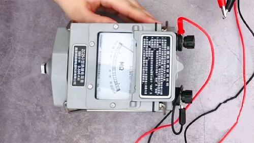 万用表和兆欧表什么区别?10个电工8个都分不清,难怪被叫勤杂工