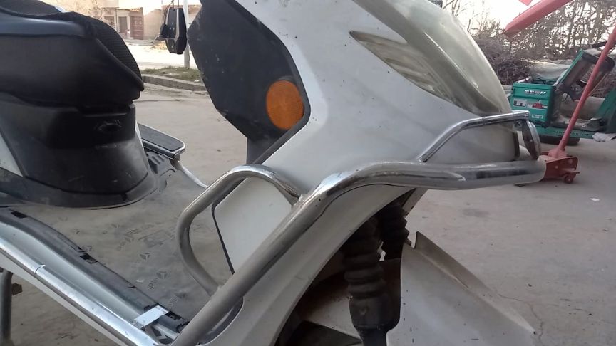 电动车方向柱变形怎样更换?今天给大家讲解一下。