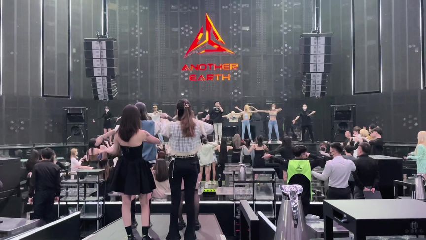 #长春ae酒吧 #疫情散去春暖花开 有人知道为什么开灯蹦迪吗?