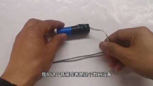 废旧锂电池千万不要扔,给它剪开后,立马价值翻倍,太实用了