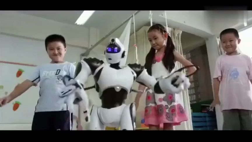 小孩机器人被欺负,跟大姐大展开终极对决,把人吓进医院