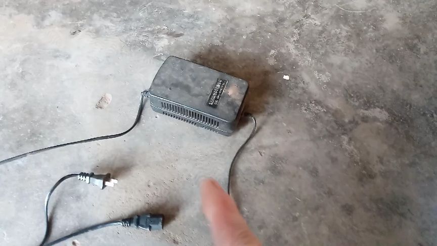 电动车充电应该应该先插哪边插头?方法不对会降低使用寿命。