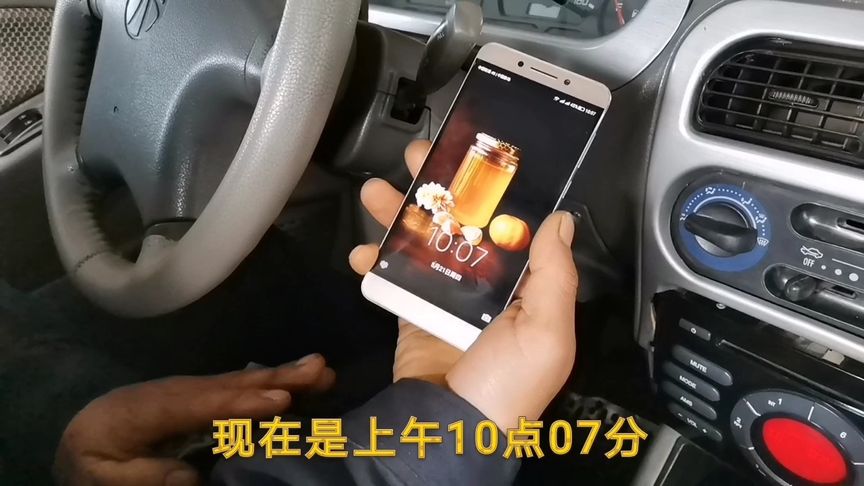 汽车停一宿,第二天启动不了?电瓶在偷偷放电,满电听歌能挺多久