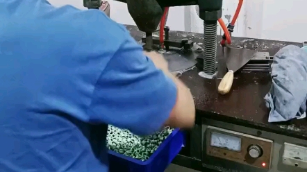 这应该是世界上最简易的模具了,跟闹着玩似的