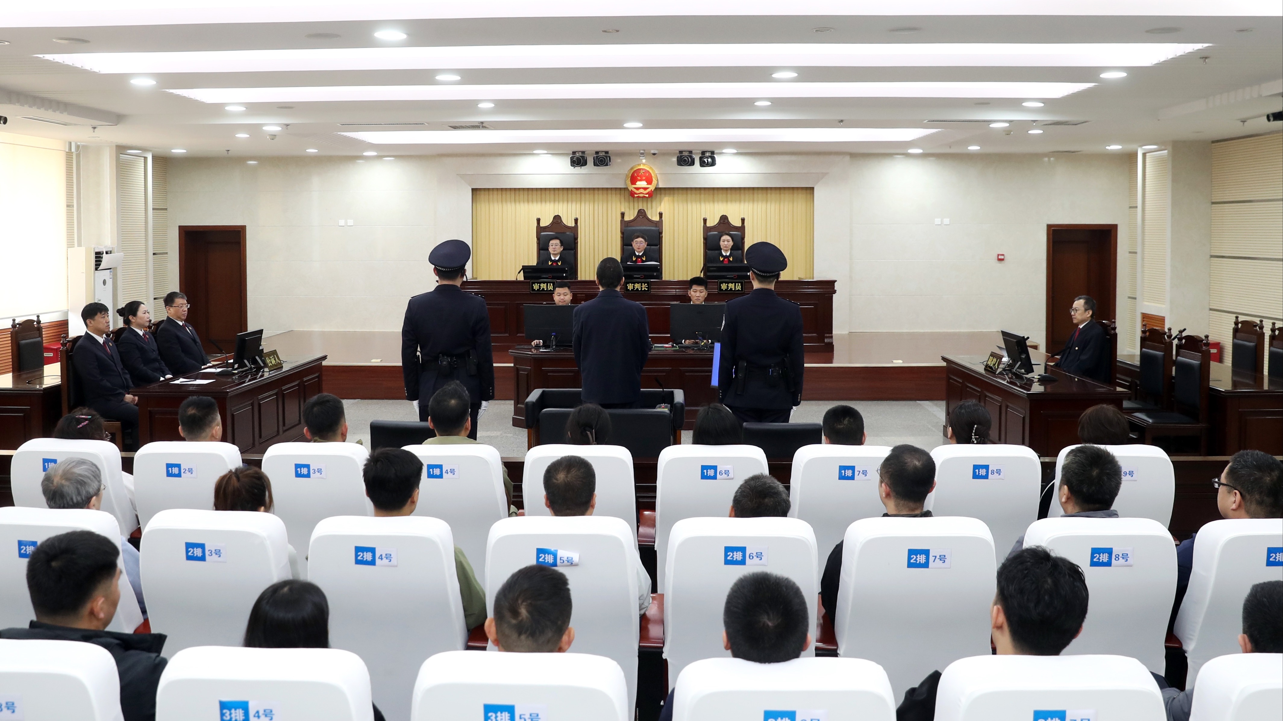 【紫光集团原董事长赵伟国贪污、为亲友非法牟利、背信损害上市公司...