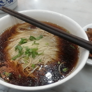 波波露 
