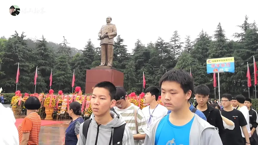 韶山冲迎来一群“研学旅行”的学生,接受红色洗礼,灵魂得到升华