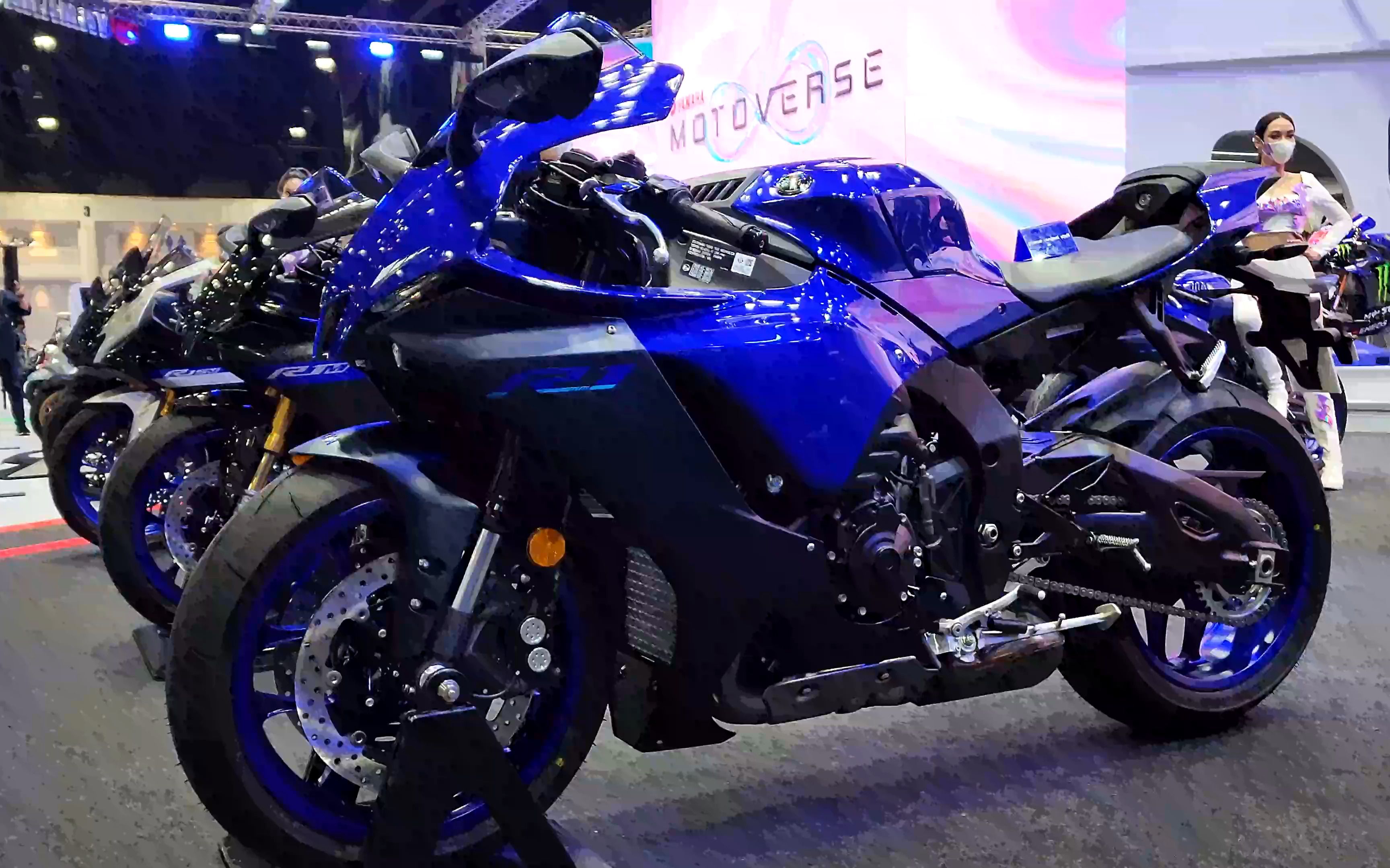 2022款雅马哈R1标志性蓝