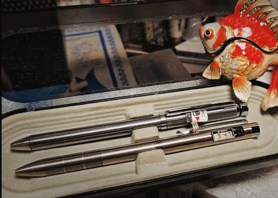 斑马sharbo2c蚀刻表!一款同时具备蚀刻和电子表的古董多功能笔