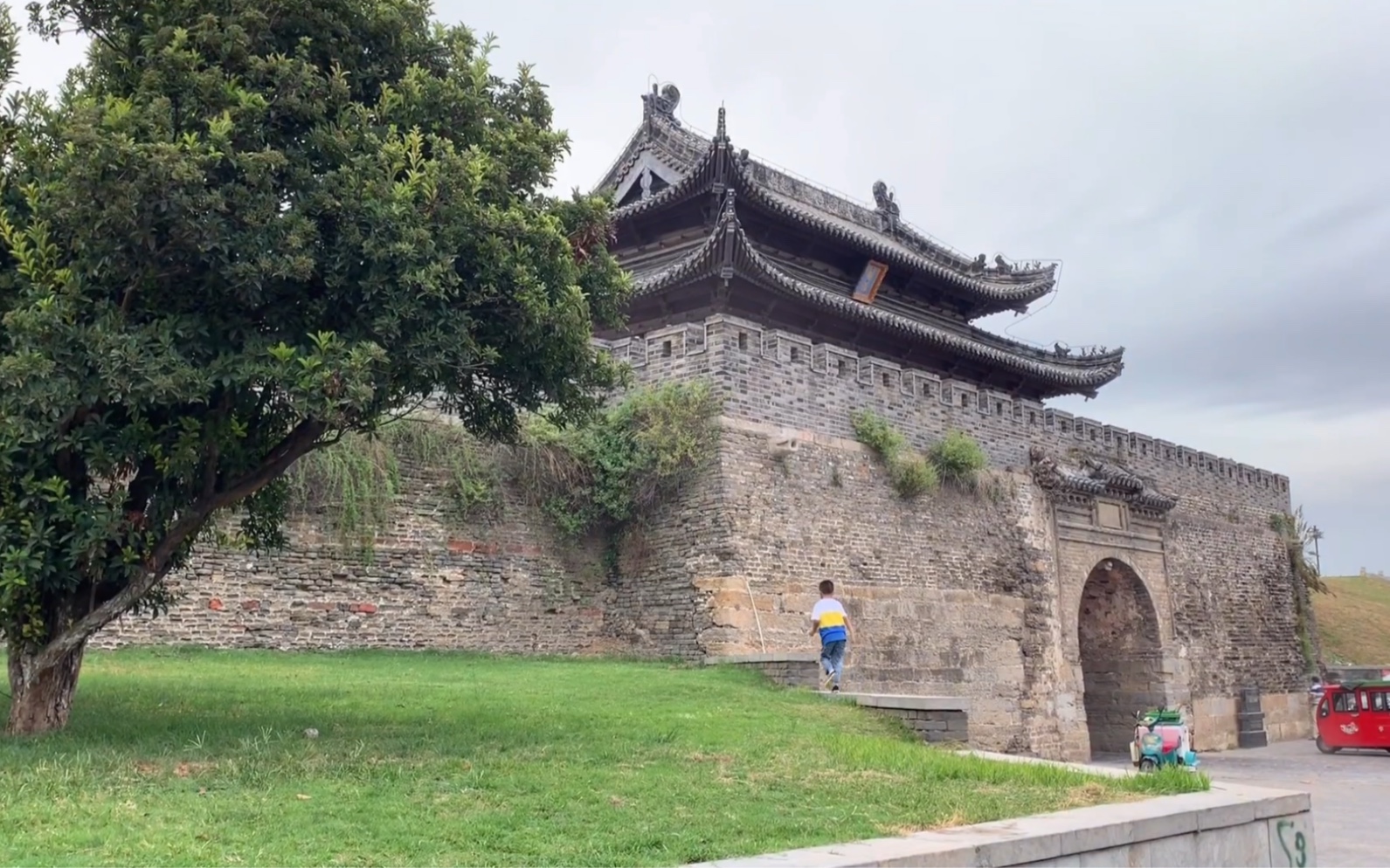 家乡淮南,寿县古城。原来小时候赶庙会来的地方～