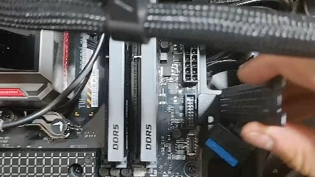 主板USB3.0接口很难拔怎么办