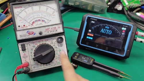 数字万用表跟指针万用表还有电桥三种工具测量电容好坏对比