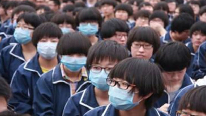 小学生戴口罩去学校上课,家长是否支持该怎么解决