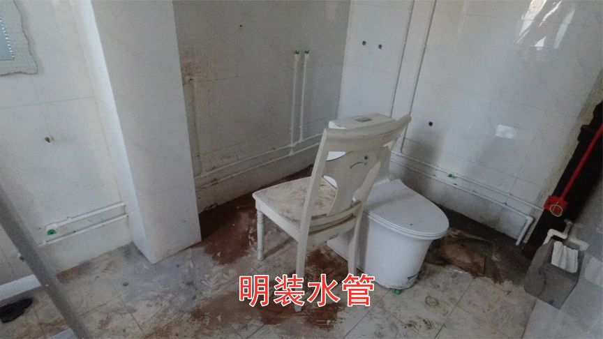 两卫一厨明装水管安装视频,公共区域走吊顶里隐藏管路,效果不错